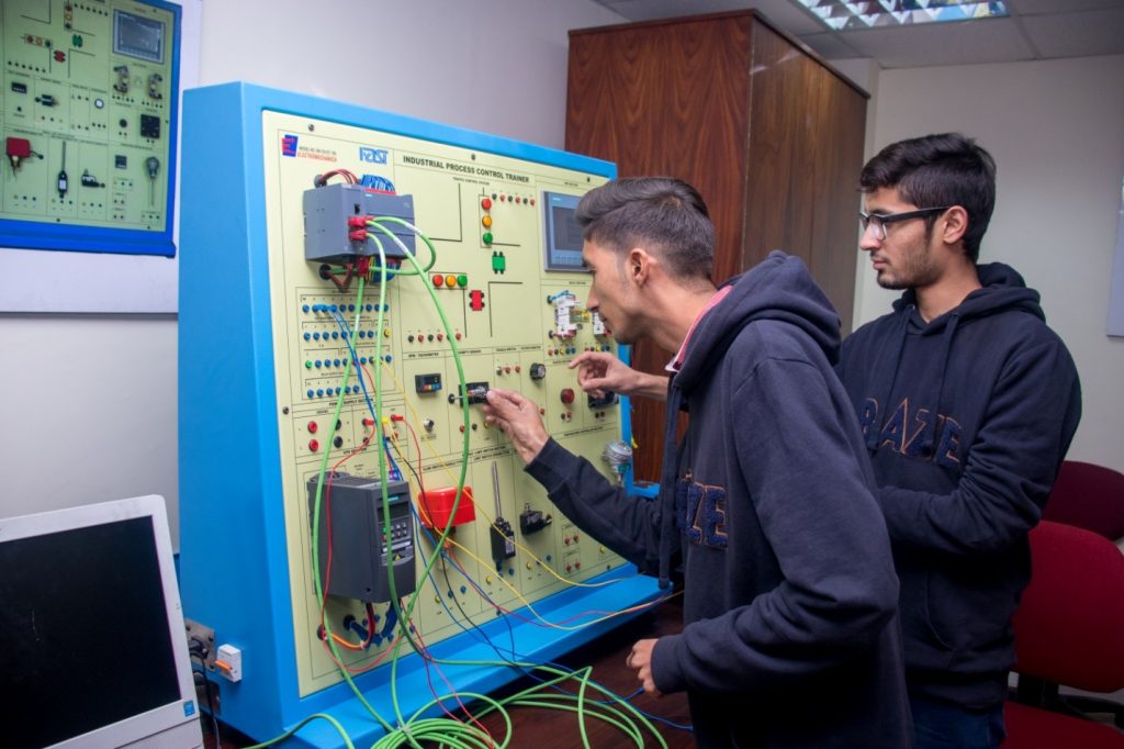 Engineering Labs – FAST NUCES | CFD